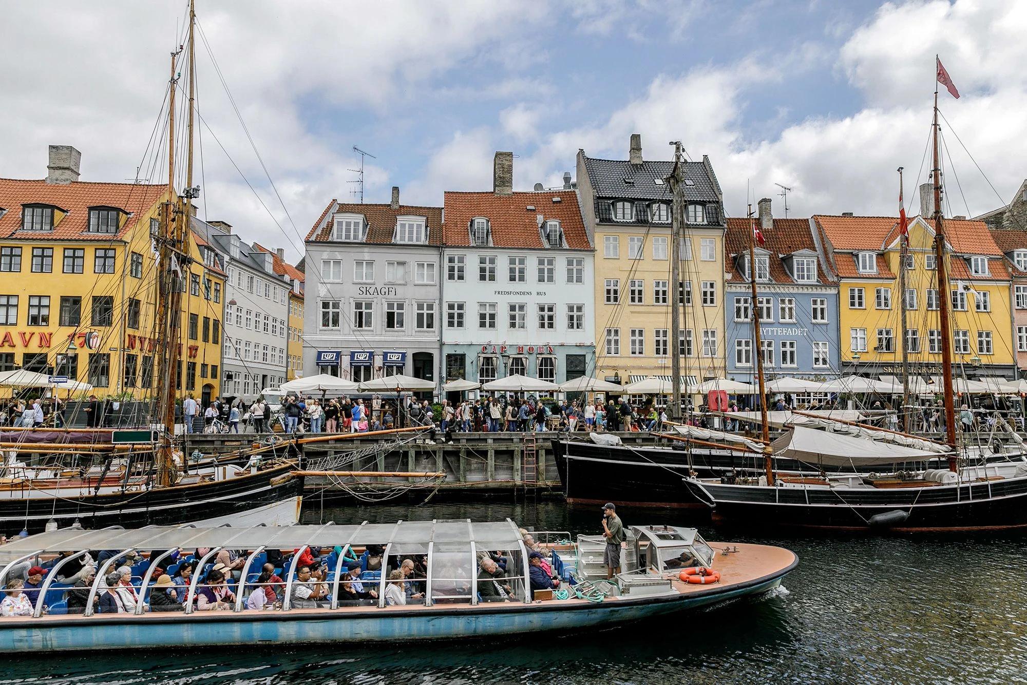 Small Boats vs Big Boats: Pros, Cons, and Brutal Truths - skelabs.com